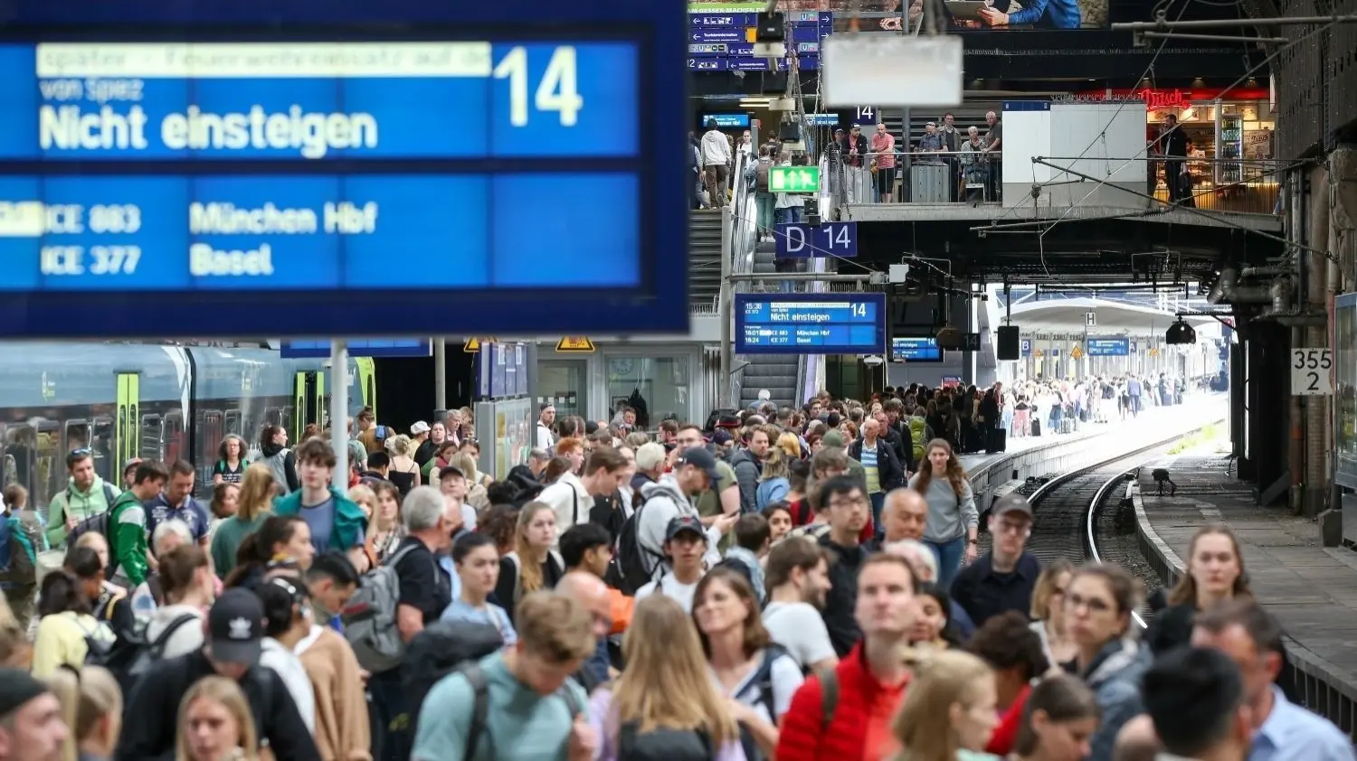 Urlaub 2023 mit Kindern: Mit Auto oder Bahn reisen, Tickets, Tanken und ...