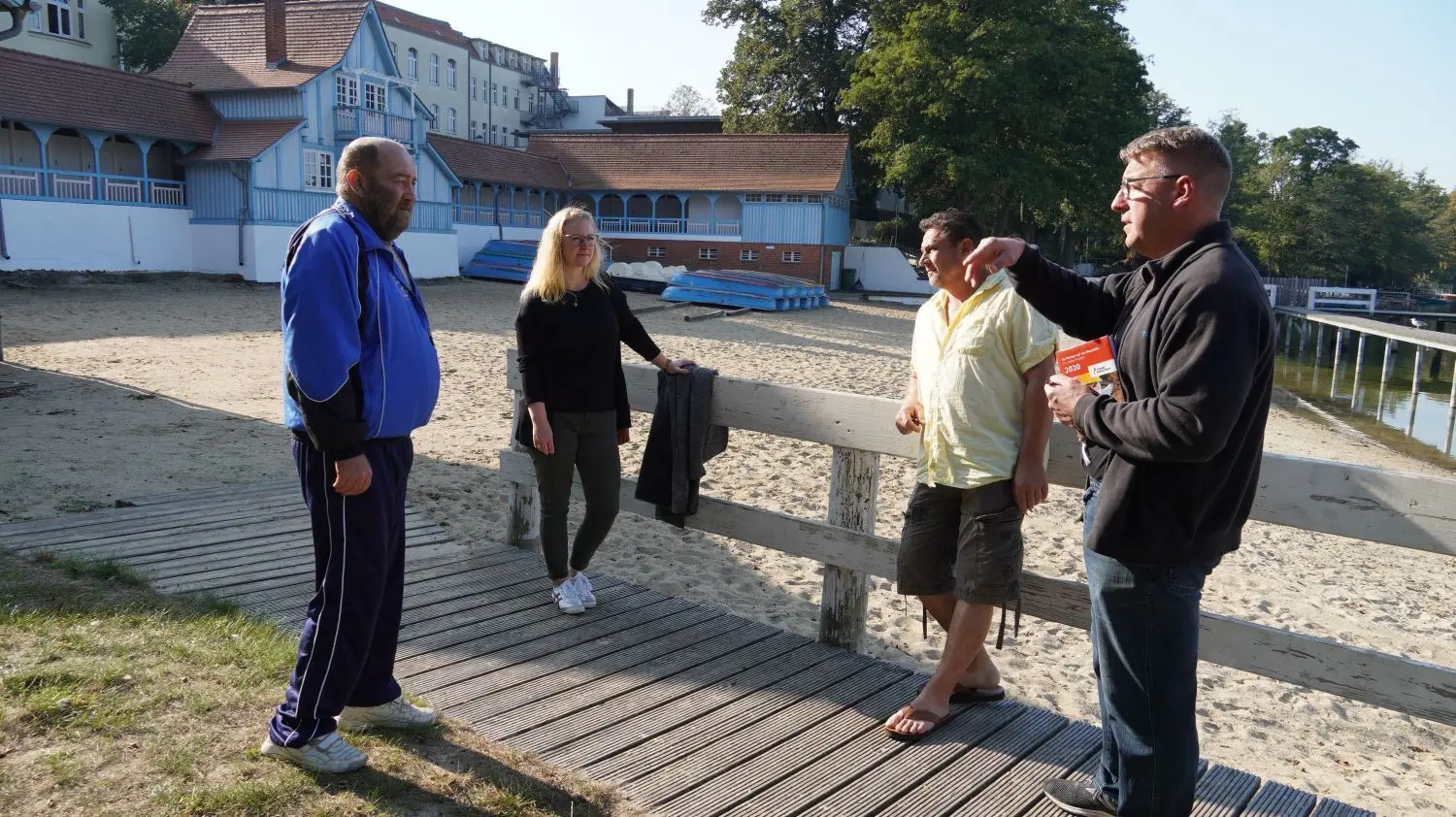 Straussee: Strandbar im Strausberger Freibad öffnet am Wochenende | moz.de