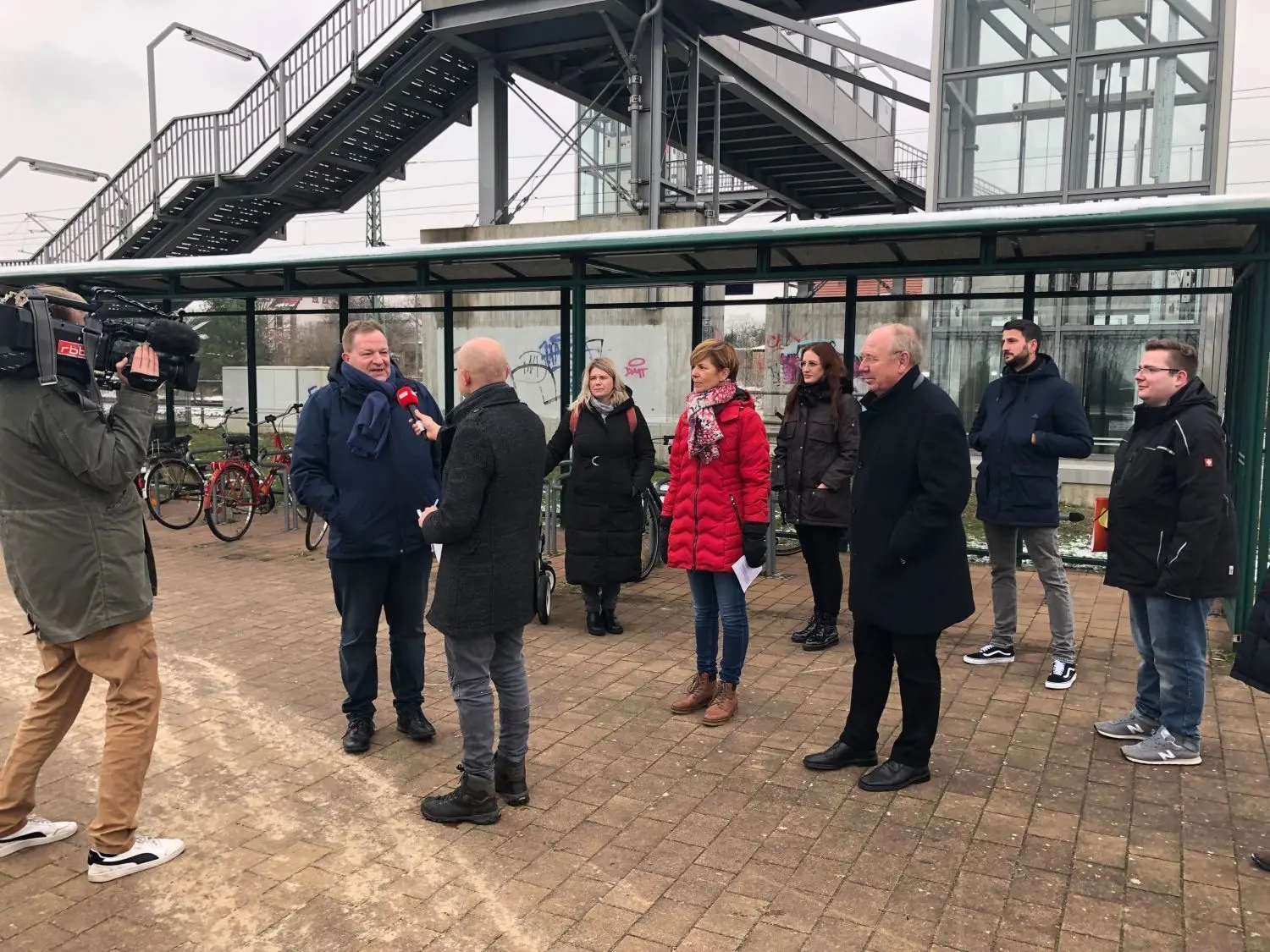 Verkehr in Oberhavel: Pendler protestieren für stündlichen Halt des RE ...