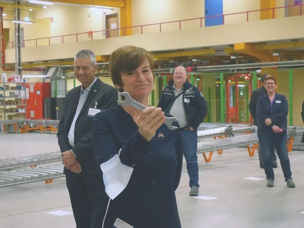 Start in Wustermark: Erste Palette hat dm Verteilzentrum verlassen | moz.de