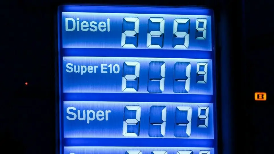 Spritpreise Tanken: Diesel teurer als Benzin – lohnt sich der Kauf ... Spritpreise Tanken: Diesel teurer als Benzin – lohnt sich der Kauf ...