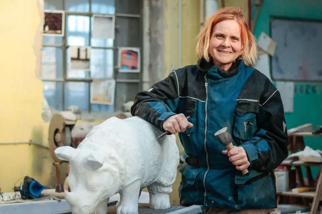 Steinmetzmeisterin: Anne Schulz aus Biesenthal arbeitet in einer ...