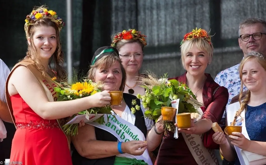 Kreiserntefest: Landwirte feiern trotz problematischer Ernte | moz.de