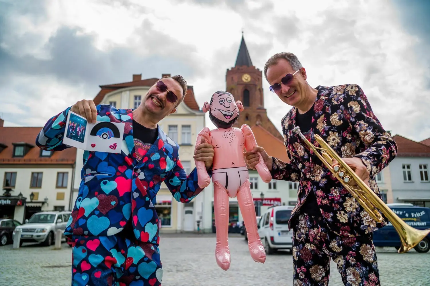 Musik in Oder-Spree: Beeskows Stern am Schlagerhimmel – Ronni Romantig ...
