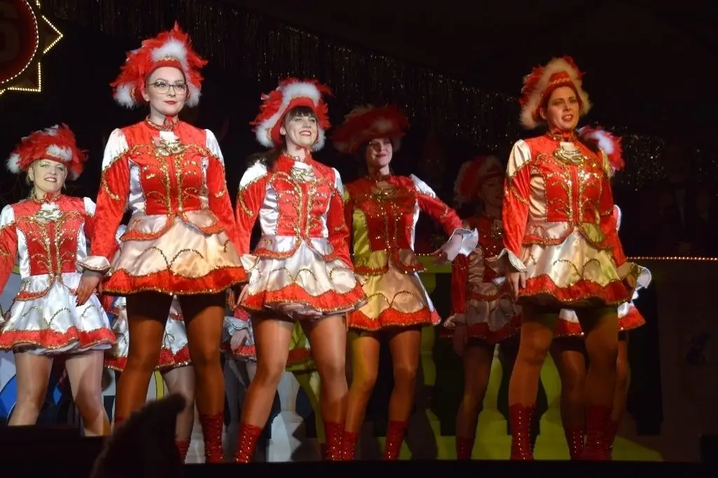 Fasching: Leegebrucher zeigen schöne Beine in Hennigsdorf | moz.de