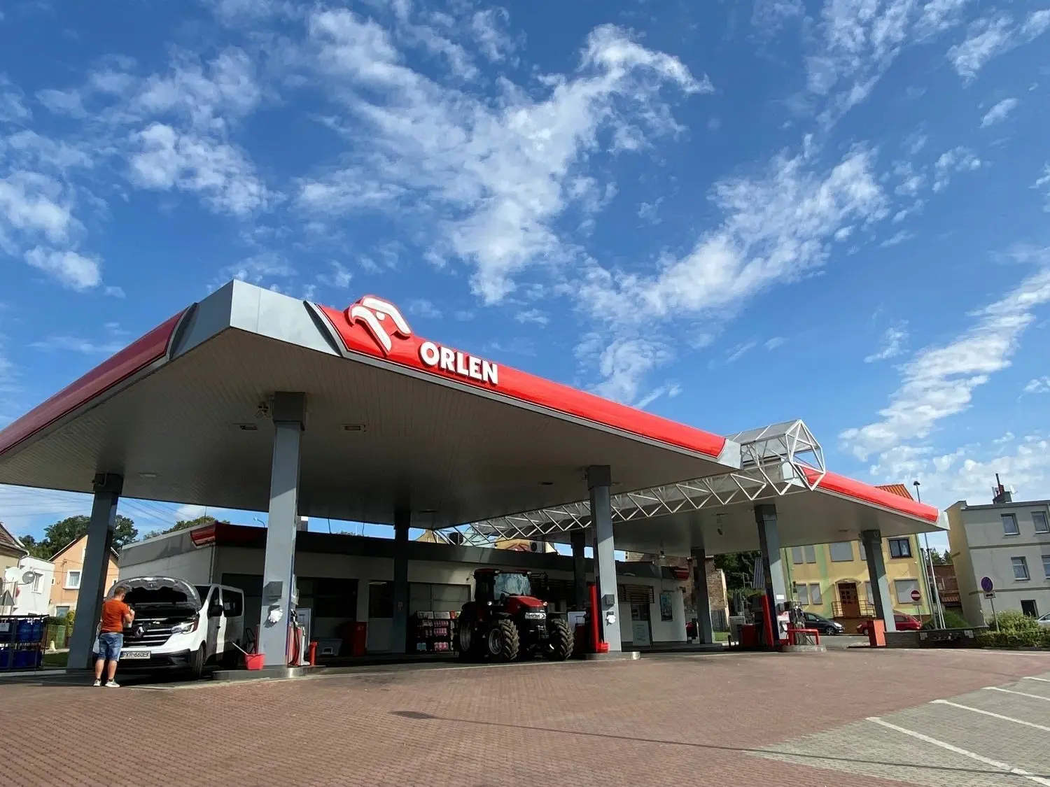 Billiger tanken in Polen: So viel lässt sich an polnischen Tankstellen ...