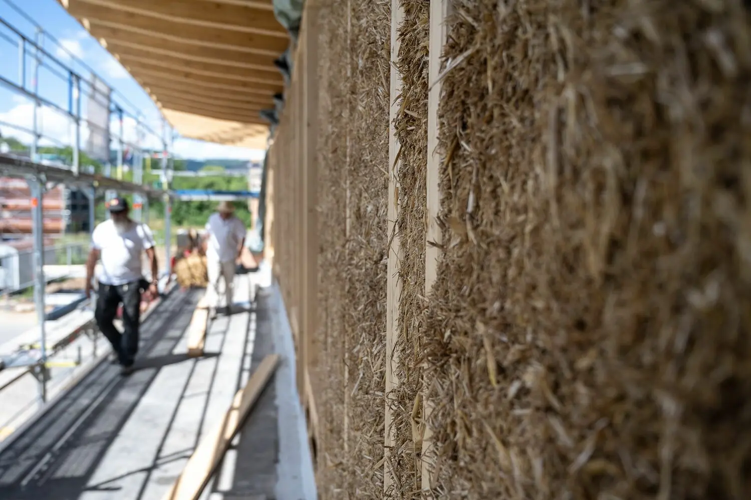 Bauen mit Stroh: Öko-Bilanz ist hervorragend – doch hält ein Haus aus ...