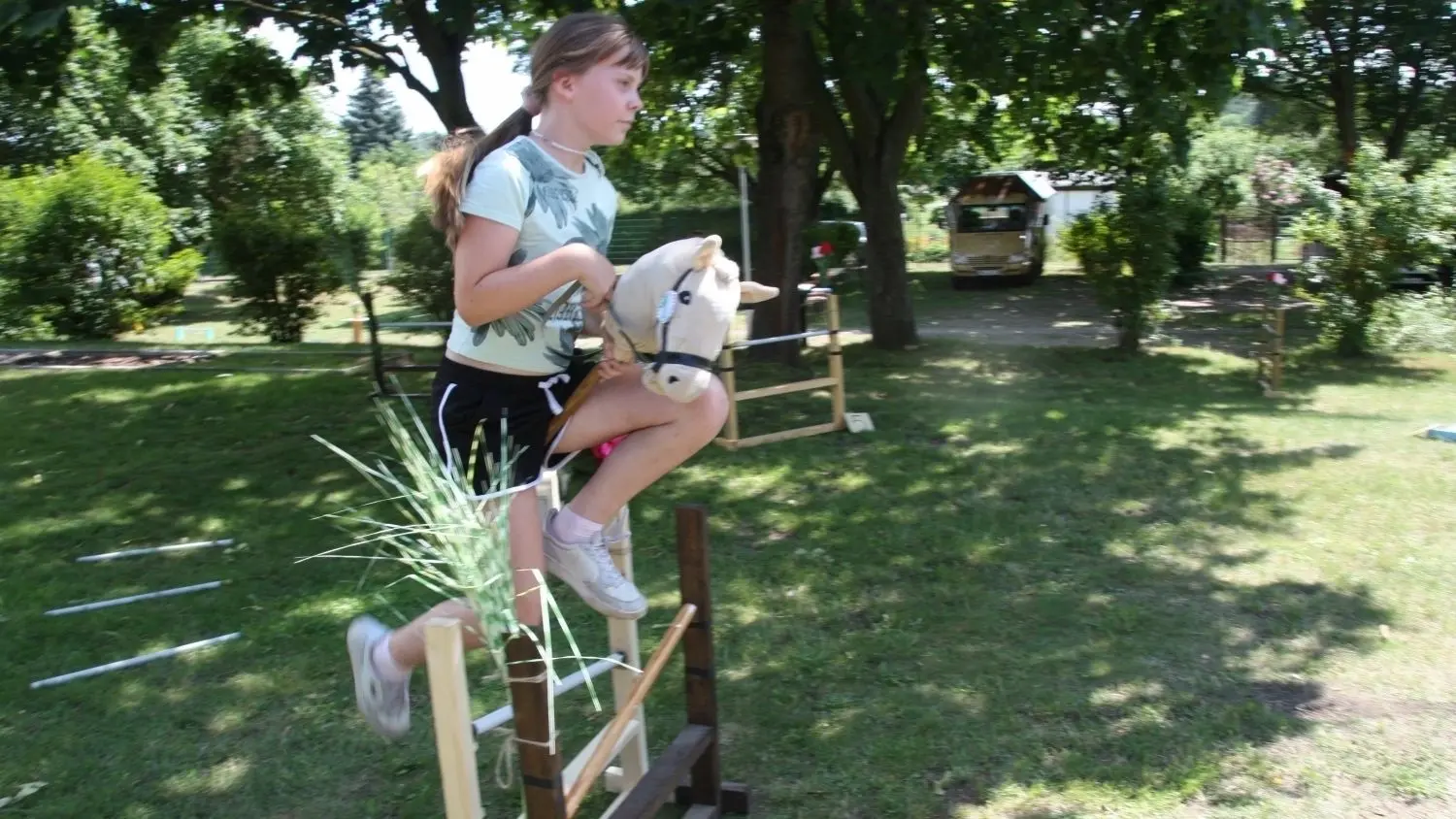 Hobby Horse in Angermünde: Neuer Trend erreicht Schule – Reiten vom ...