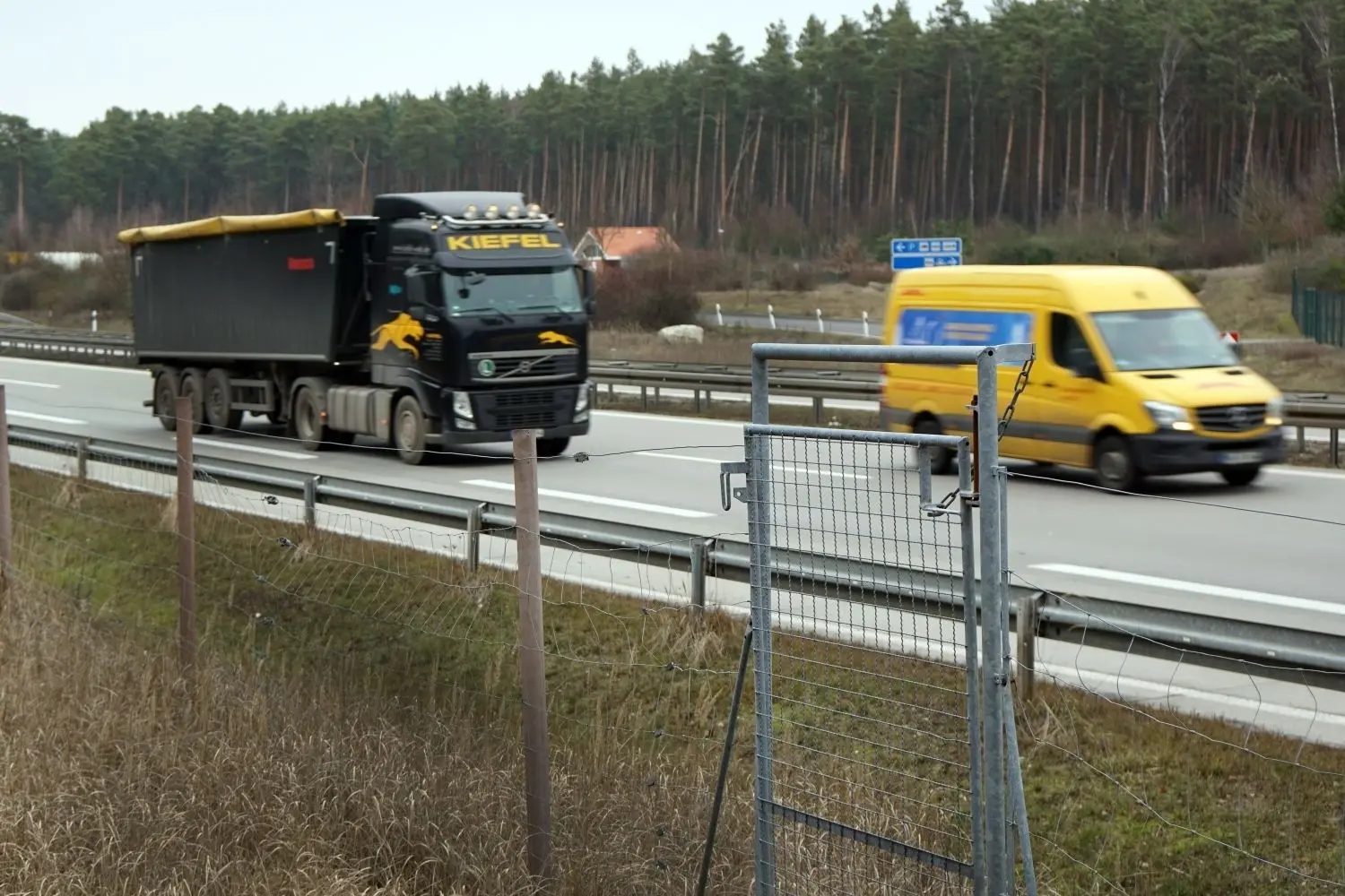Autobahn A11 bei Bernau: Von unbegrenzt auf Tempo 60 – Bürger fordern ...
