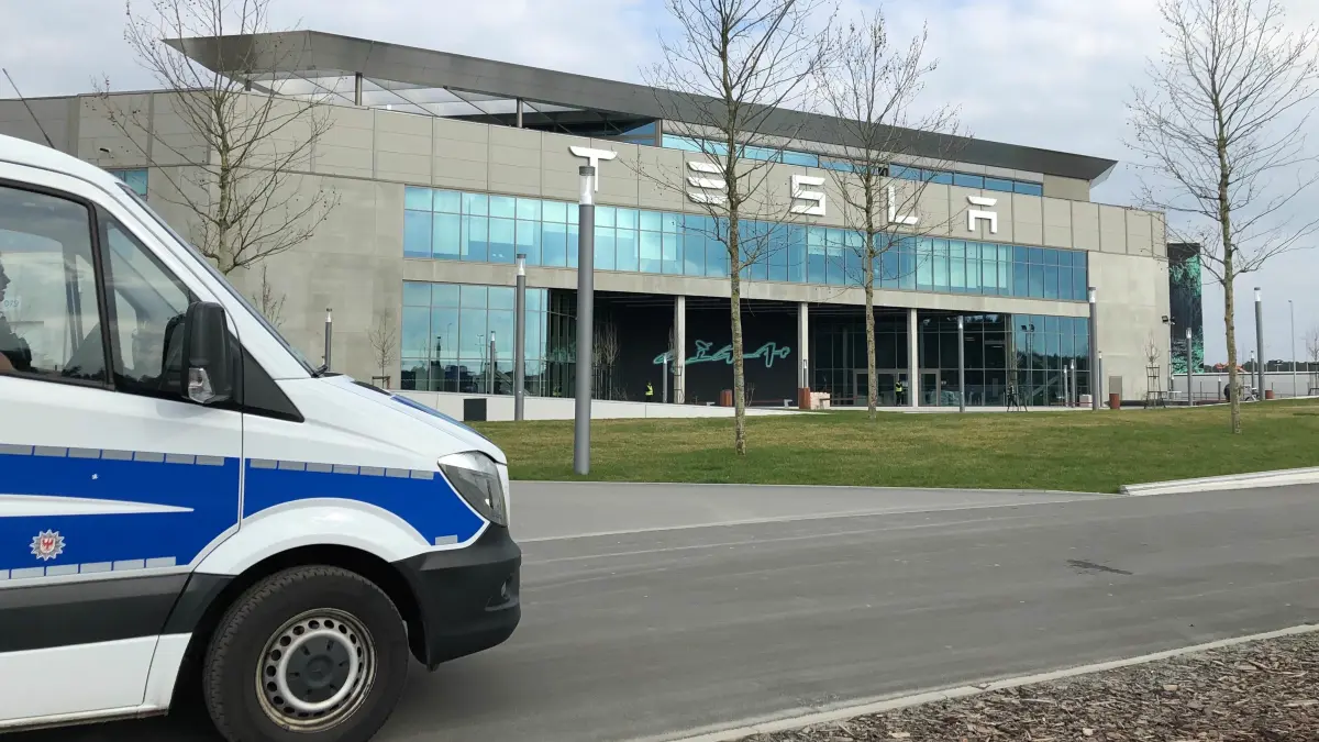 Tesla Grünheide: Protest-Woche gegen Erweiterung ‒ Polizei mobilisiert ... Tesla Grünheide: Protest-Woche gegen Erweiterung ‒ Polizei mobilisiert ...