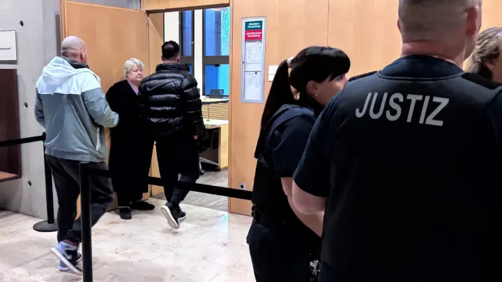 Prozess gegen Abou-Chaker: Ermittlungen gegen Rapper Bushido wegen Falschaussage | moz.de