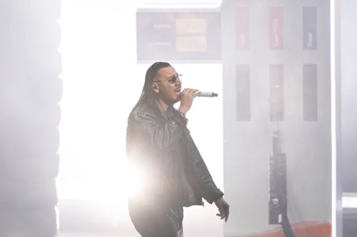 Neues Album Finch: Rapper zeigt mit „Schluss mit lustig“ eine neue ...