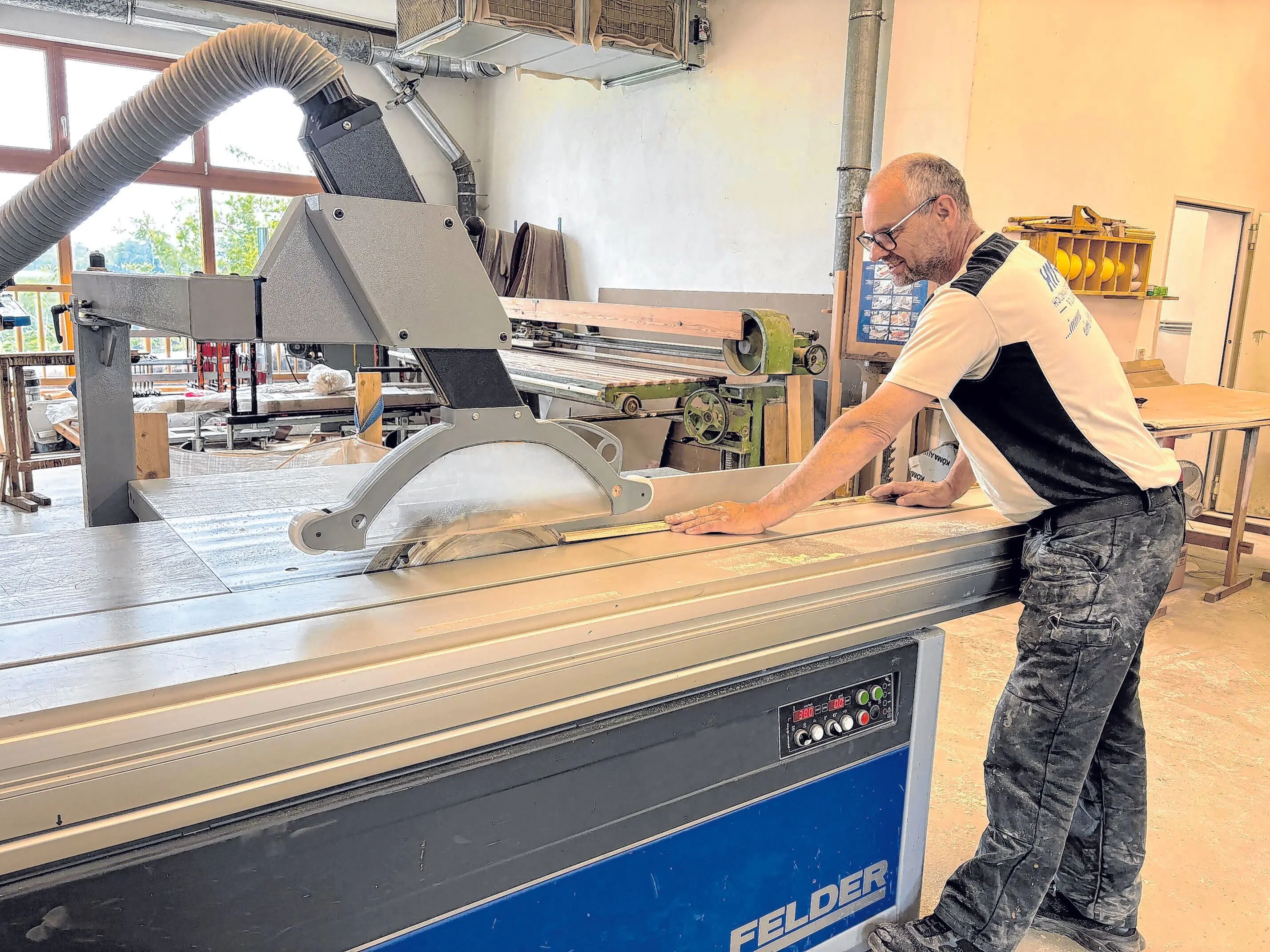 30 J. Holzmanufaktur Roland: Tischler auf neuen Wegen | moz.de
